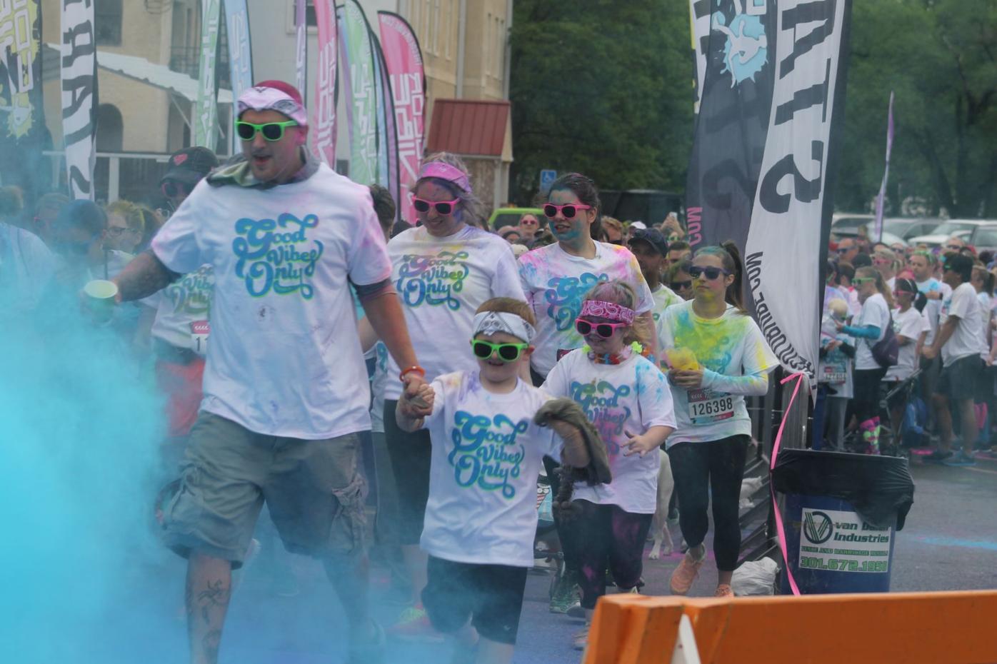 Elkton's fourth Color Vibe Run draws 1,500 | Spotlight | cecildaily.com