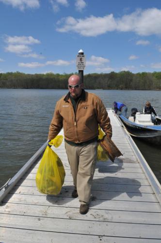 300 volunteers help remove trash from shore in River Sweep | Local News ...