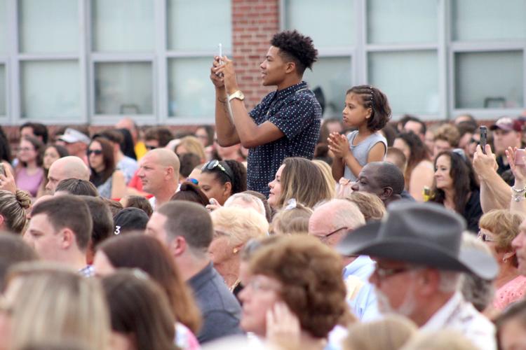 Bo Manor High School graduation | Featured | cecildaily.com