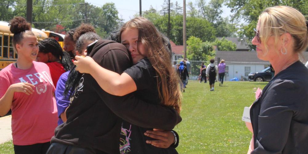 Last day of school was filled with hugs and bubbles | News | cecildaily.com