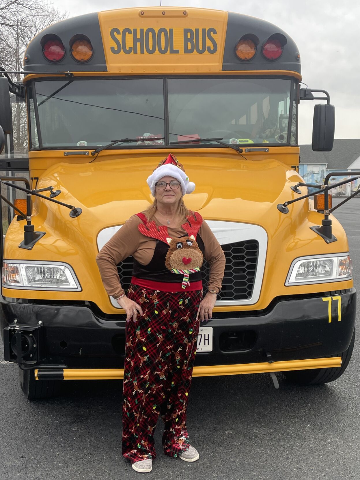 Beloved bus driver 'Mrs. Dea' brings holiday cheer to young passengers ...