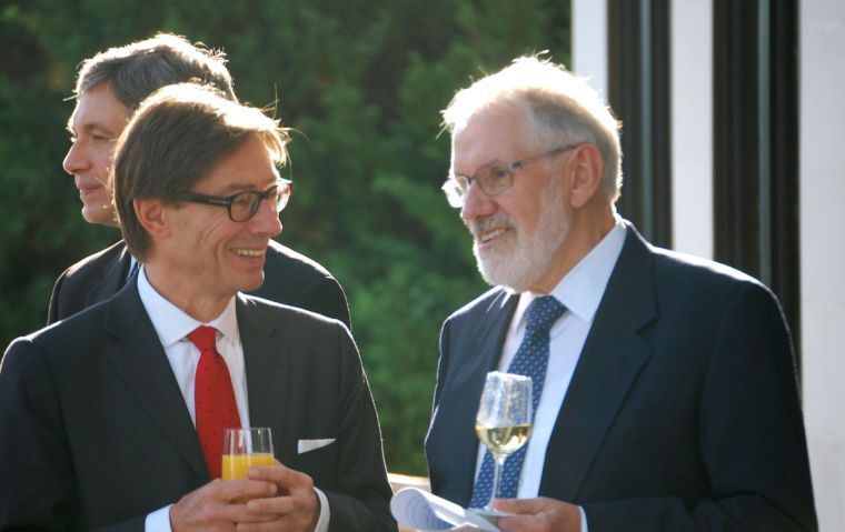 Oxford man receives medal for aiding East German defectors | Regional ...