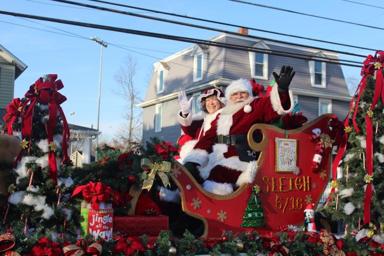 Season's greetings plentiful during Christmas Parade in Perryville ...
