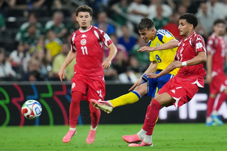 Sweden gets 2 goals from Yasin Ayari and pounds Tunisia 5-1 to move ...
