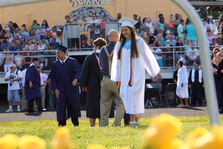 Perryville High graduates encouraged to 'define their dash' | Schools ...