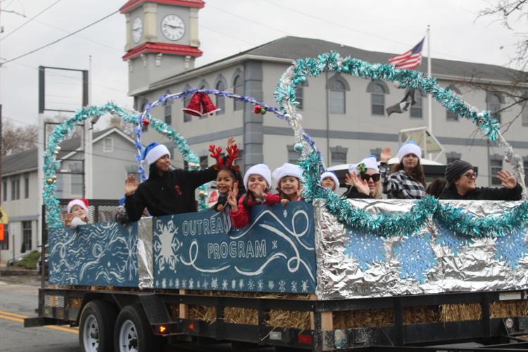 Party in the Park: Perryville gets into the Christmas spirit | Holiday ...
