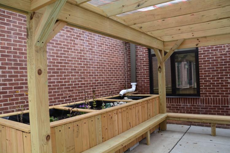 Calvert Elementary transforms courtyard into outdoor classroom | Local ...