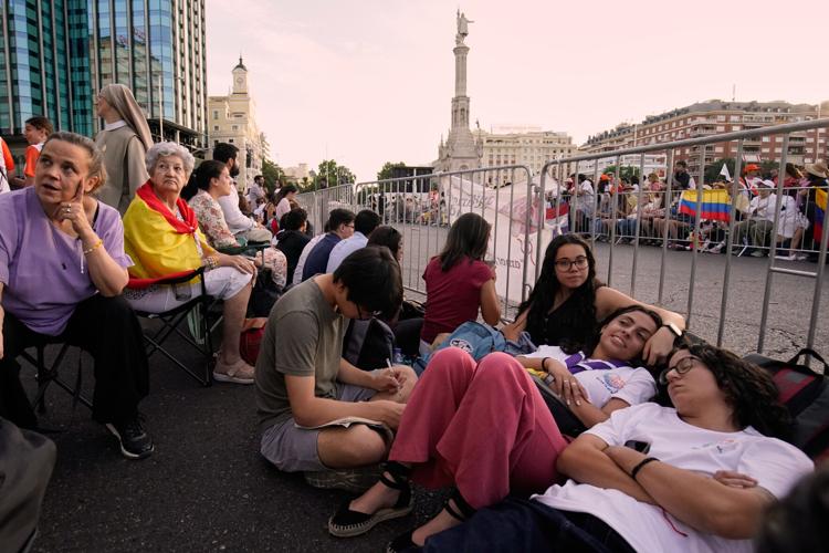 1 million turn out for pope's Mass in Spain and iconic procession along ...