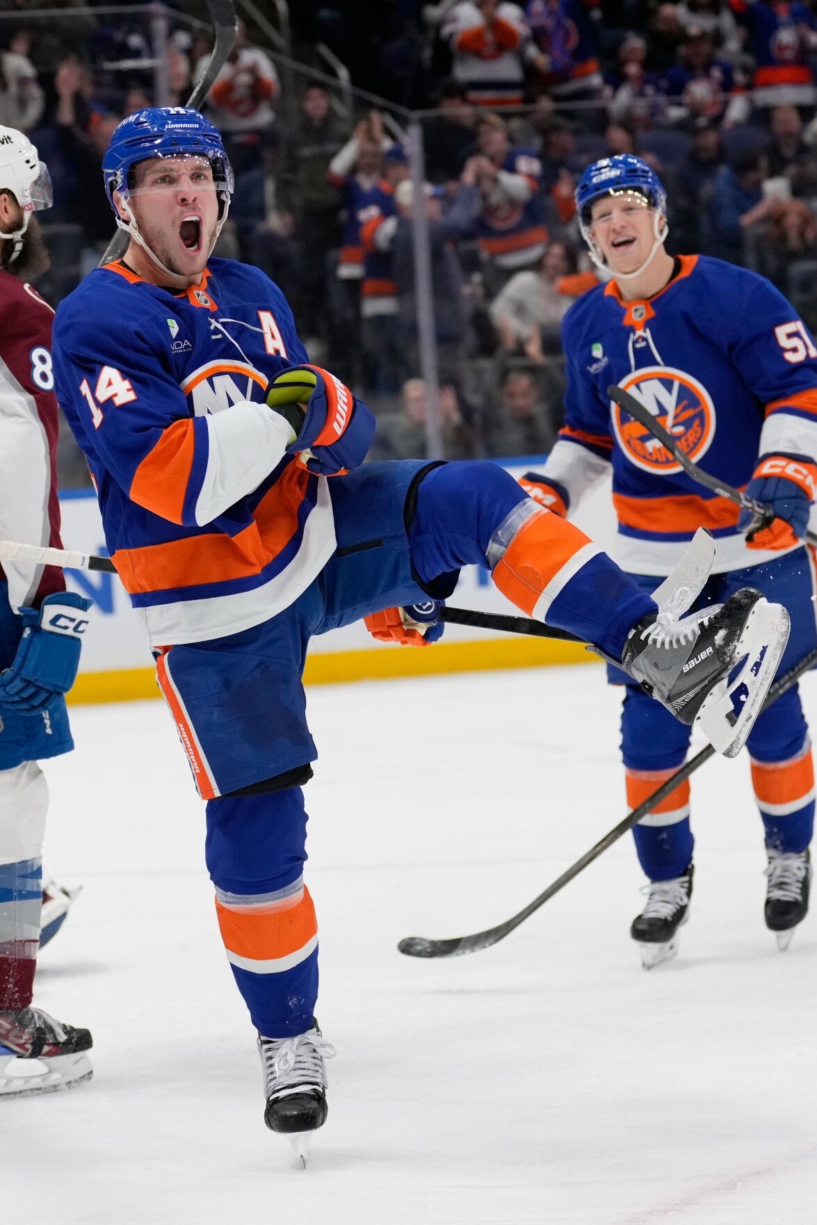 Bo Horvat lifts the Islanders to a 3-2 shootout victory over the ...