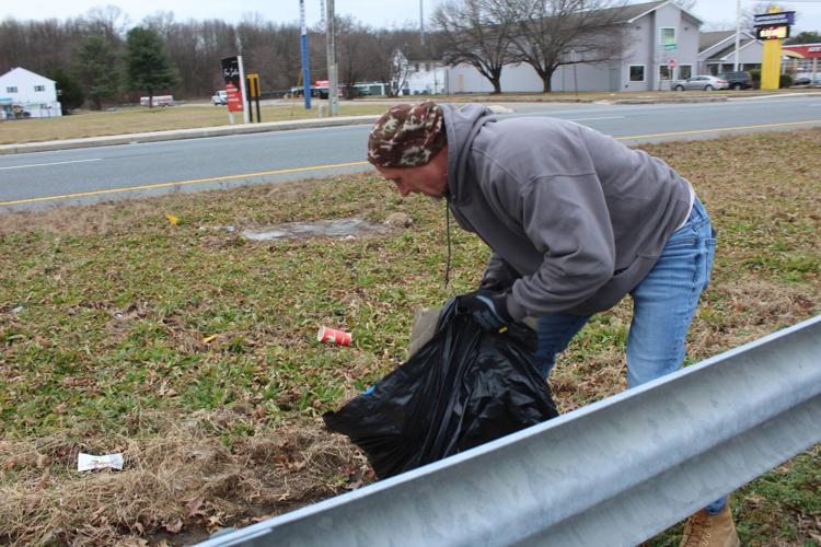 Citizens Against Trash Club tackles dirty roadsides | News | cecildaily.com