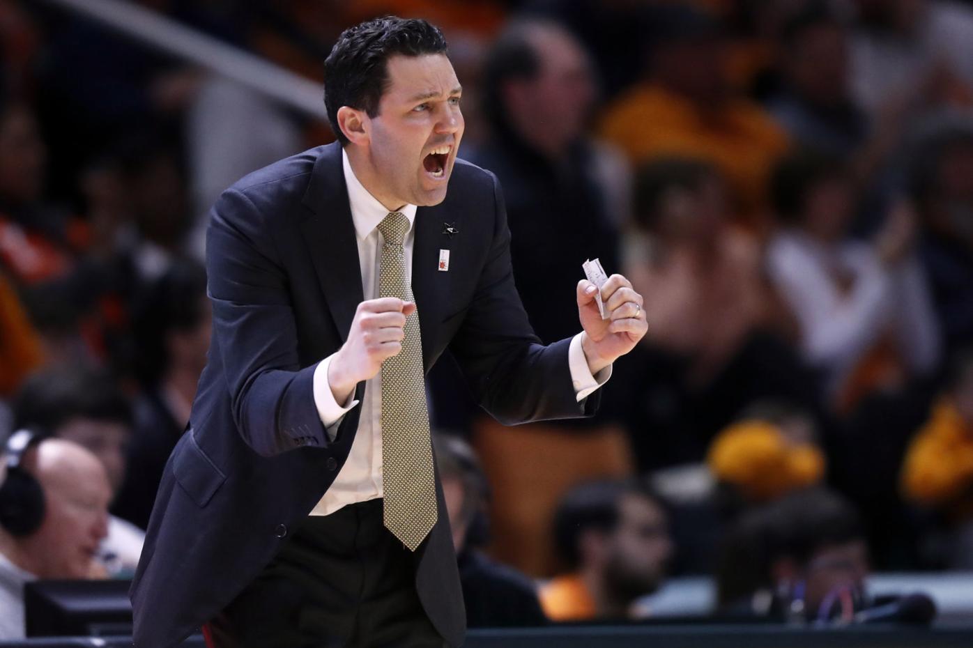 Some new college hoop coaches turn to experienced transfers ...