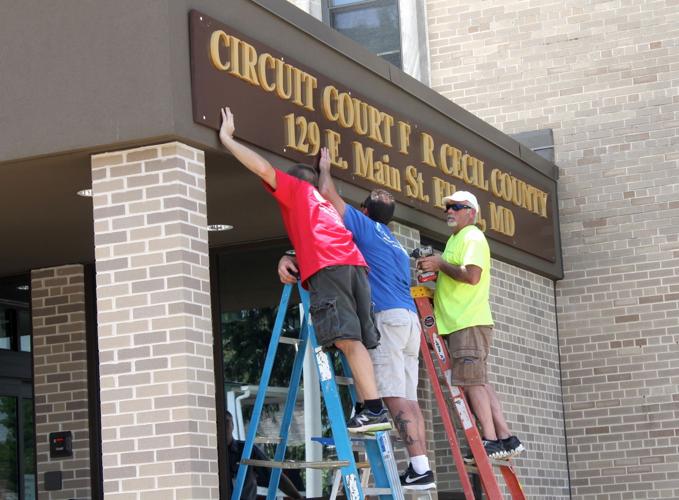 Signs make courthouse lobby entrance more noticeable | Local News ...