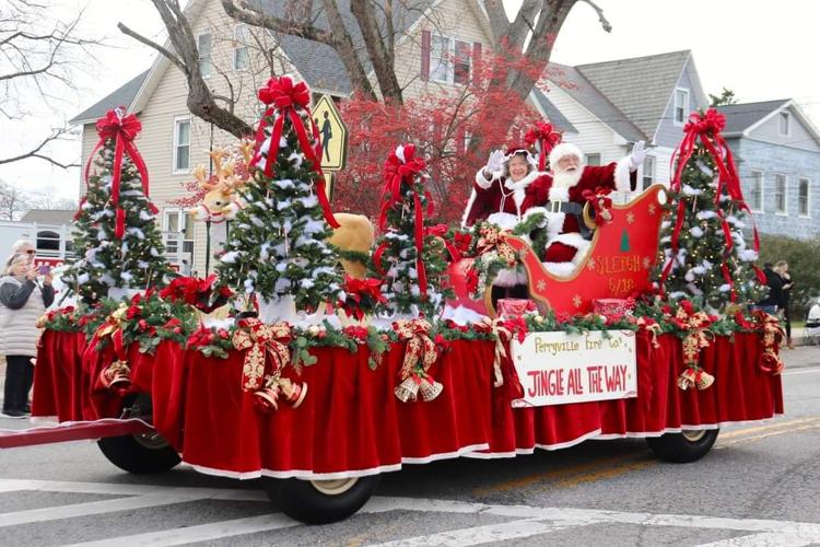 Christmas spirit abounds in Perryville with parade, tree lighting ...