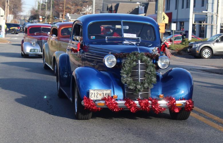Season's greetings plentiful during Christmas Parade in Perryville ...
