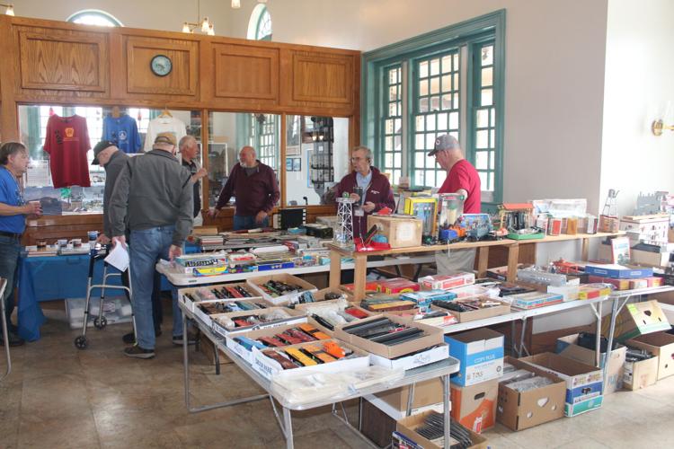 Model train show in Perryville draws scores of railroad enthusiasts ...