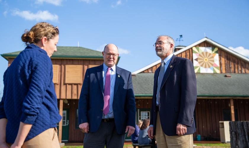Harris tours Cecil businesses | News | cecildaily.com