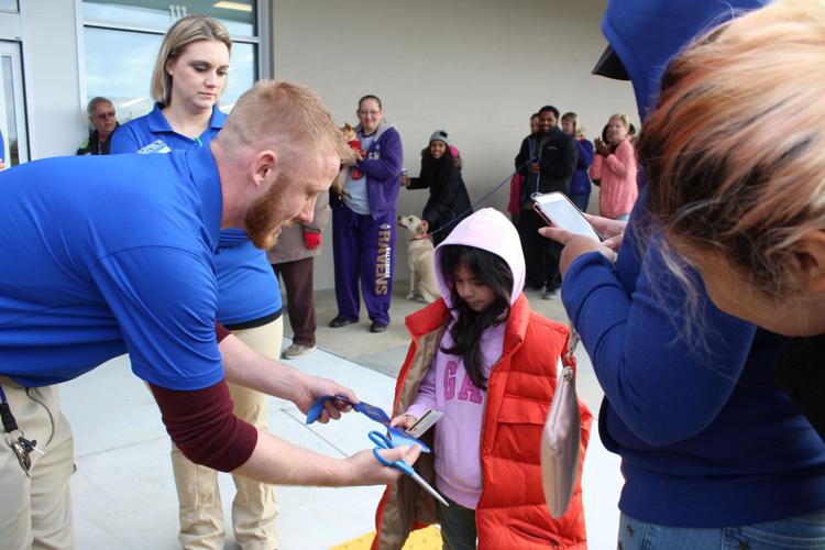 PetSmart grand opening draws a furry crowd | Business | cecildaily.com