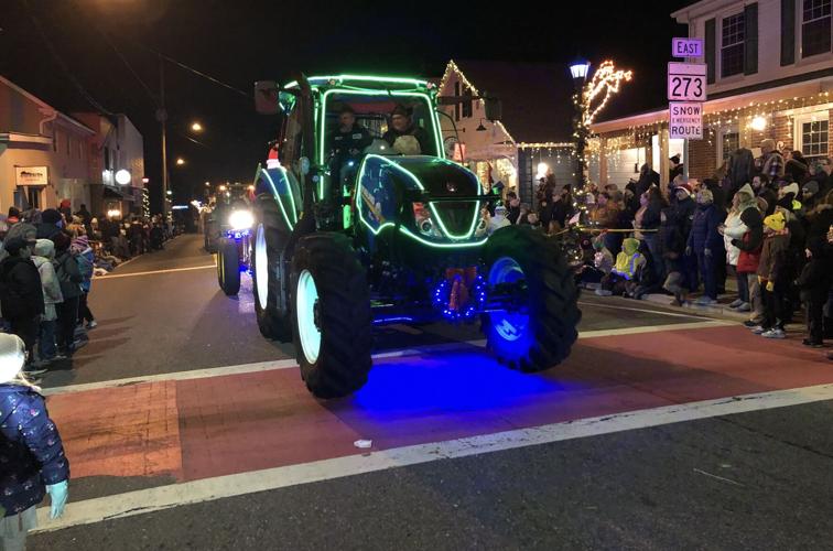 Thousands brave cold for Rising Sun Christmas Tractor Parade | News ...