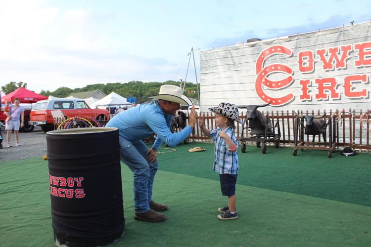 Danny Grant's Cowboy Circus gets crowds engaged at the fair ...