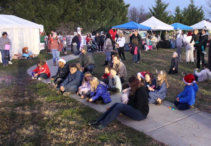 Christmas spirit abounds in Perryville with parade, tree lighting ...