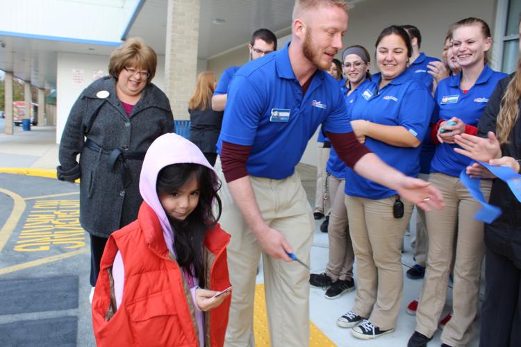 PetSmart grand opening draws a furry crowd | Business | cecildaily.com