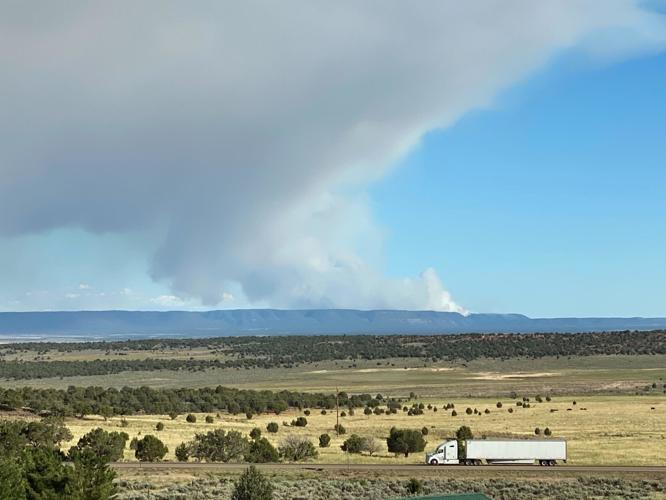 Northern Arizona fire continues to drift smoke above Kane County ...