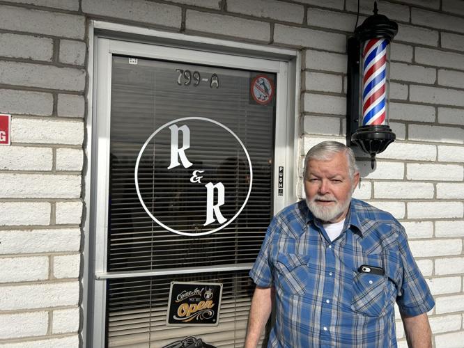 St. George barbershop ‘legend’ prepares to say cheers to his shears ...
