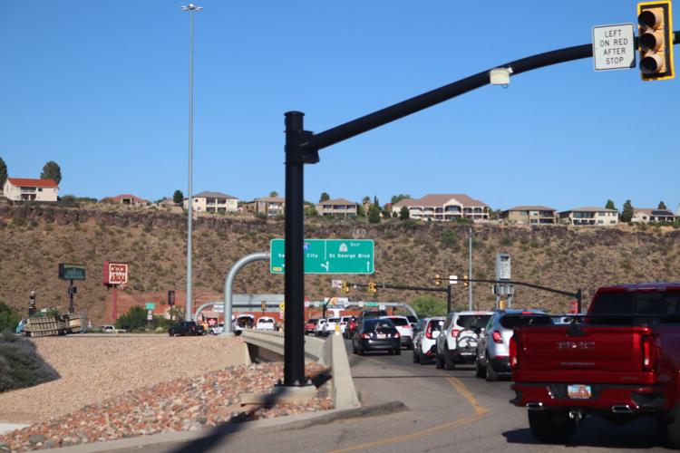 Overturned trailer jams access to northbound I-15 from St. George ...