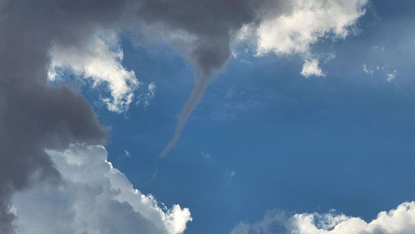 tornado debris cloud