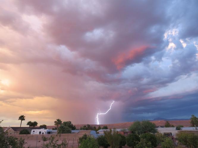 Photo gallery: Glimpses of lightning, rain and sporadic hail from storm ...