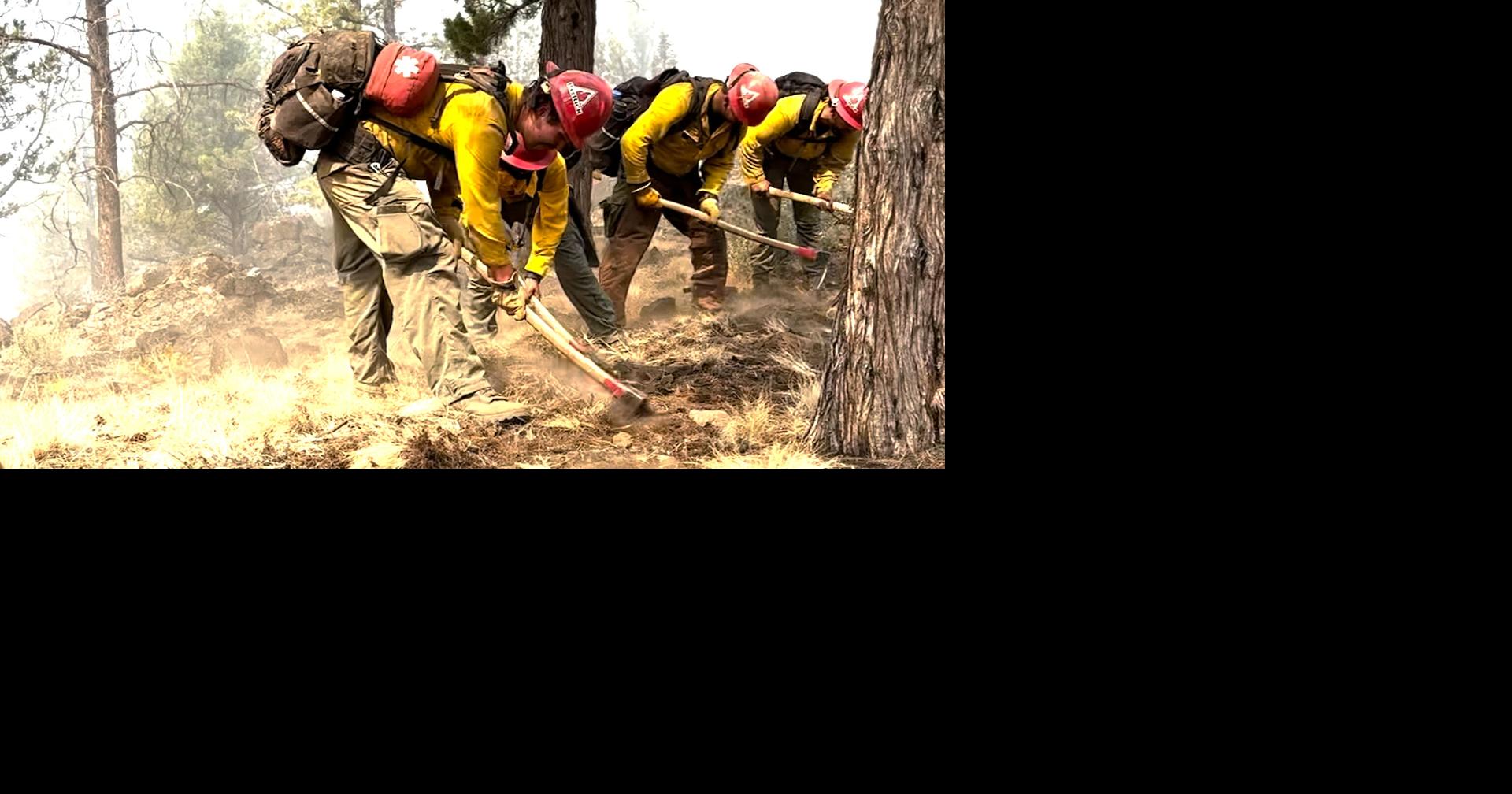 Firefighters, air attack on the lines of the Flat Fire | Video ...