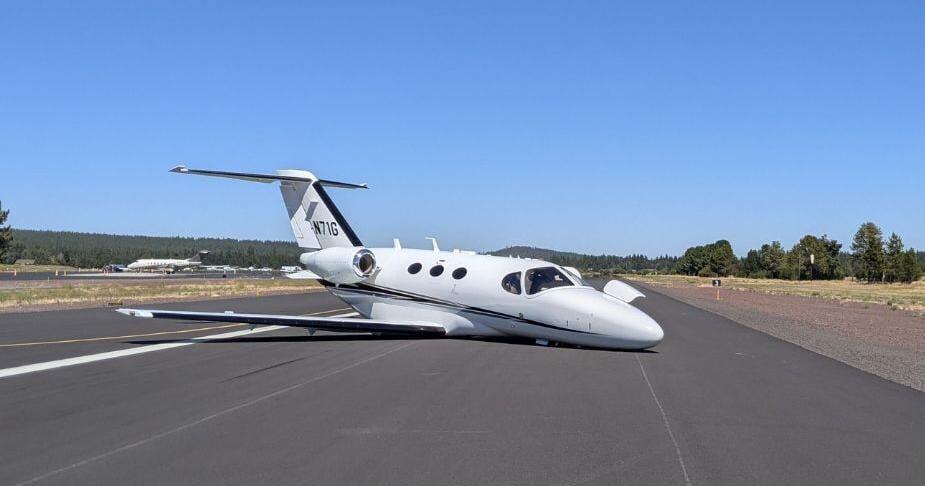 Cessna with gear up lands on belly in Sunriver | La Pine / Sunriver ...