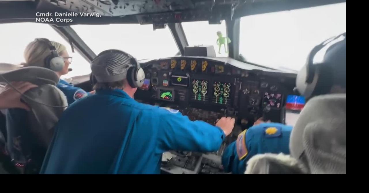 Watch the shaking from inside the cockpit of hurricane hunter plane in ...