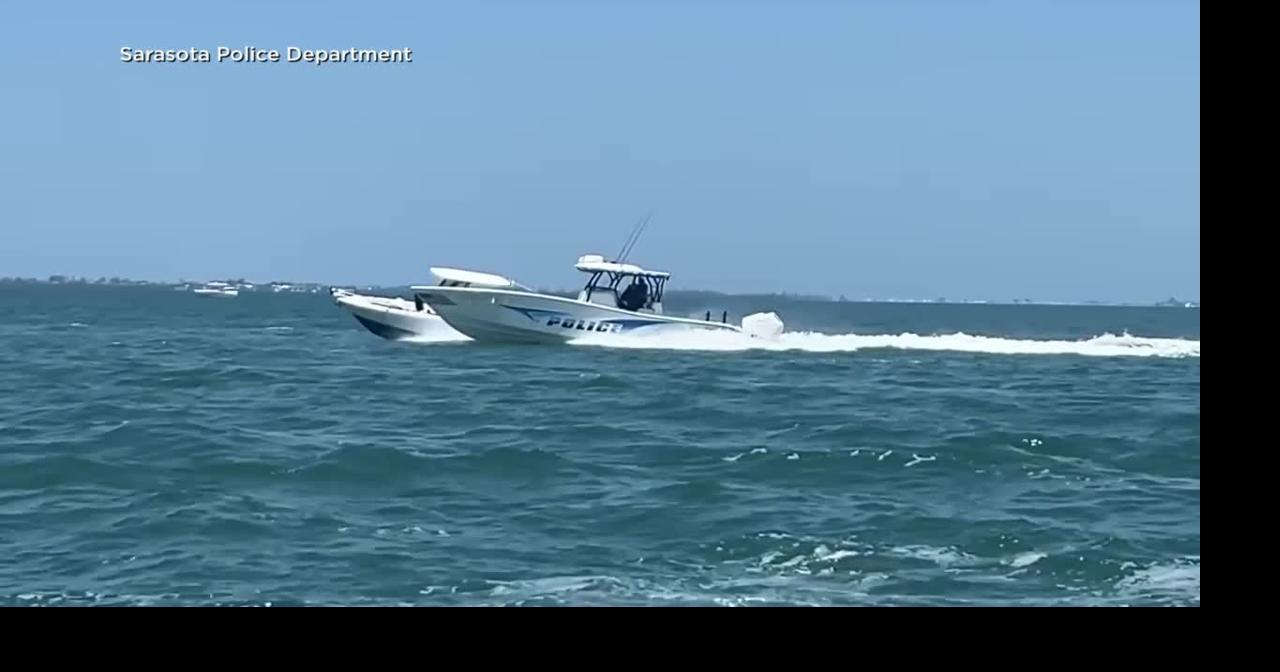 Florida police jump onto runaway boat | | centraloregondaily.com