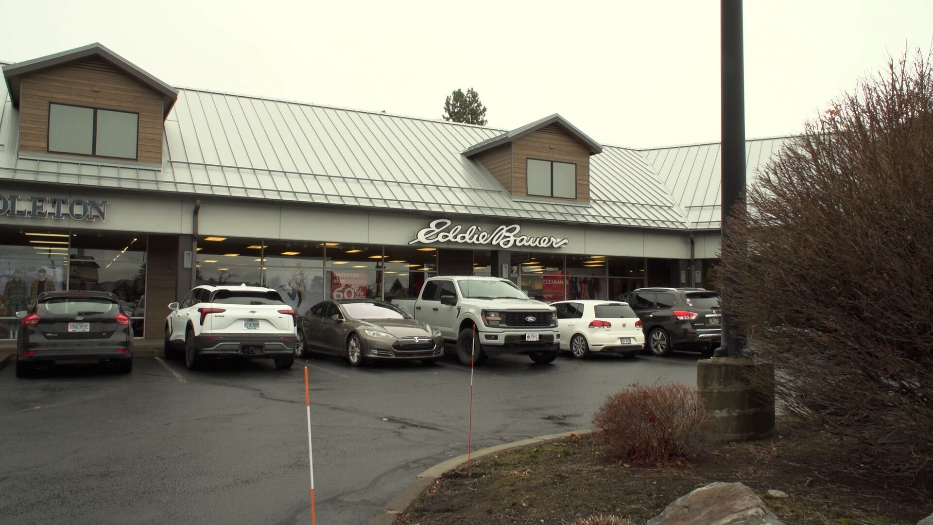 Eddie Bauer stores face closure after failed bankruptcy sale | Consumer ...