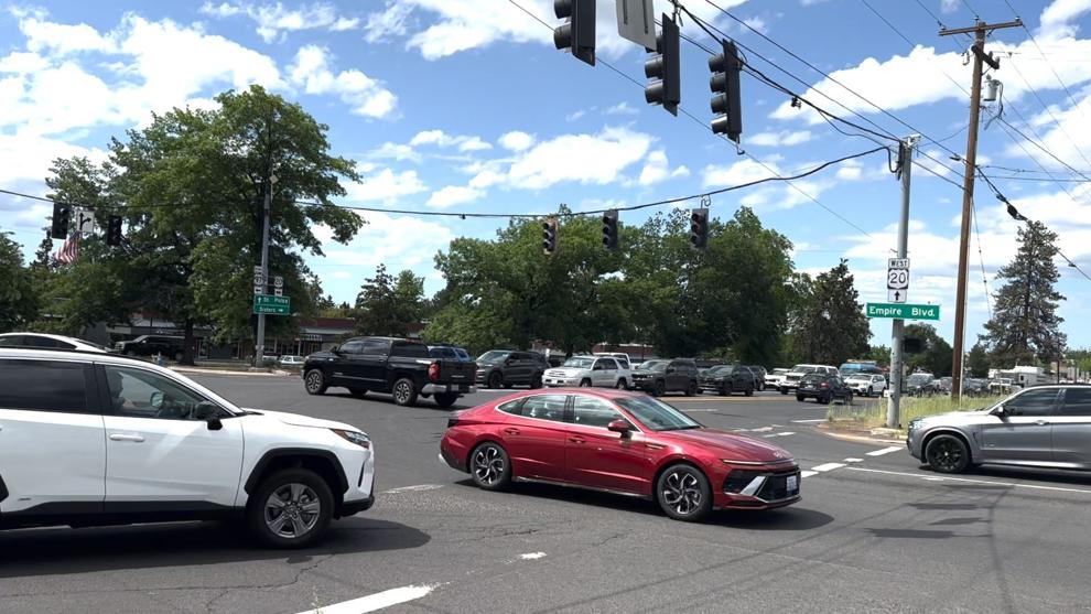 Power outage affects 2,000 in Bend, including major intersection ...