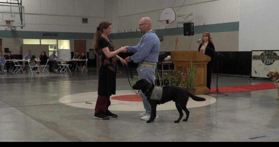 Oregon prison inmates train assistance dogs | In Focus ...