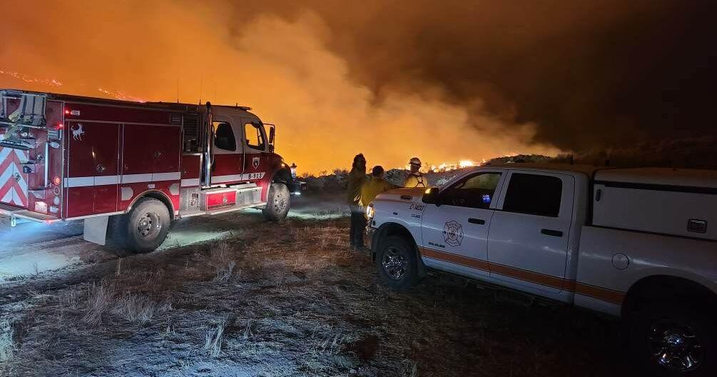 Cow Valley Fire holds steady, 16% contained; threat to structures ...