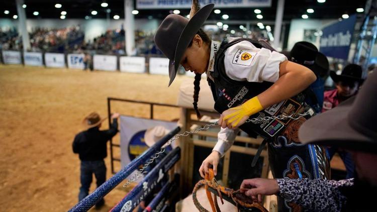 Oregon's Najiah Knight aims to be 1st woman at bull riding's top level ...