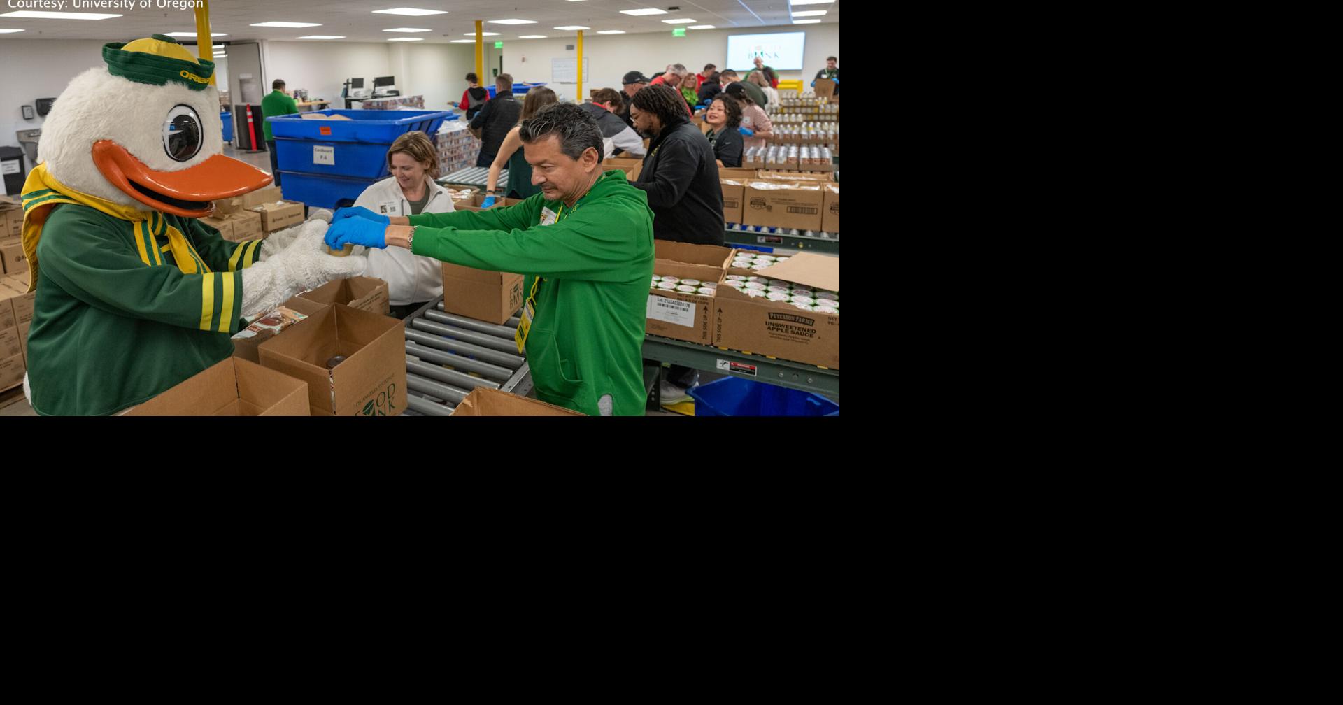 The Oregon Ducks and OSU Buckeyes co-host Rose Bowl Service Project ...