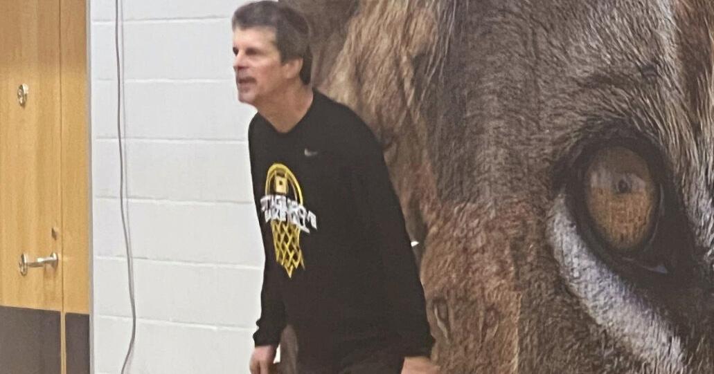 Garman returns to CGHS sidelines as an assistant | Sports | cgsentinel.com