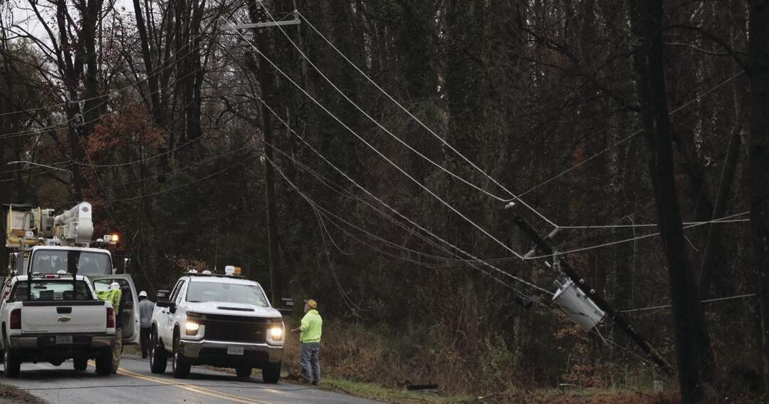 Tree takes out power line in Chatham | News | chathamstartribune.com