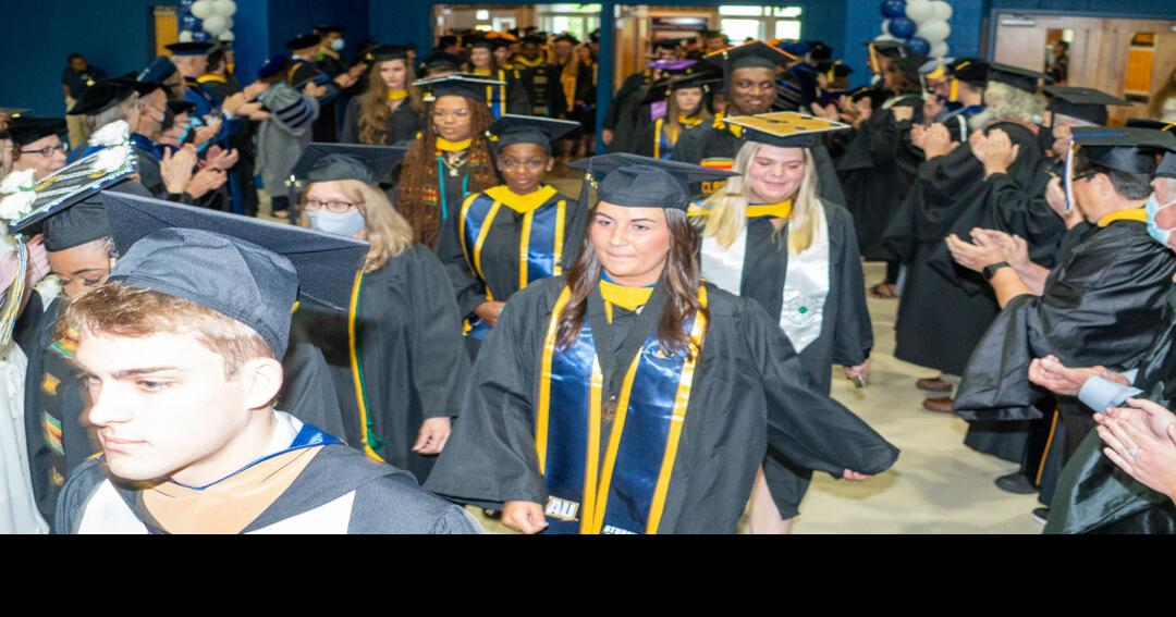 Averett graduates nearly 200, features acclaimed speaker | News ...