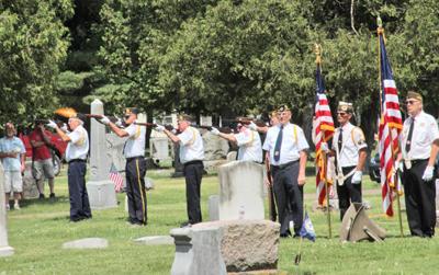 Memorial Day ceremony, parade, remembers those who served | Community ...