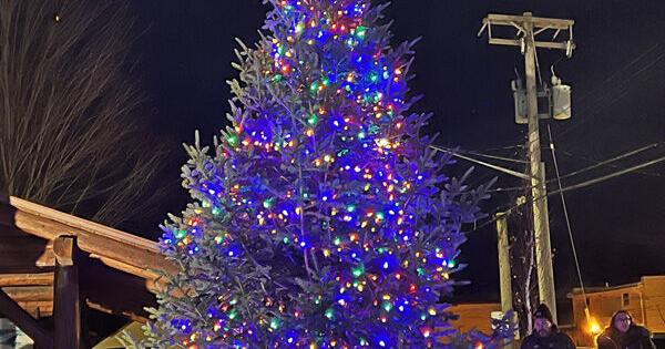 And to all, a good night: Chetek welcomes tree lighting, parade | Top ...