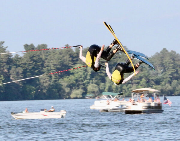 Holiday weekend brings big crowds to ski site to watch Hydroflites ...