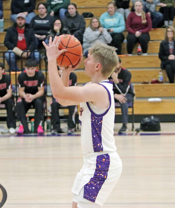 Poppe pours in 36 to propel ‘Dogs to season opening win | Chetek ...