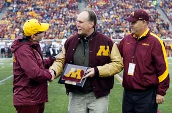 Gophers honor Midboe on field during Homecoming game | Other ...