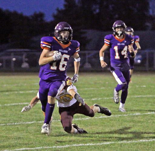 Bulldogs fend off Golden Bears for 28-26 win | Cameron Schools ...