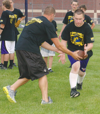Wendt conducts football skills, speed camp | High School | chetekalert.com